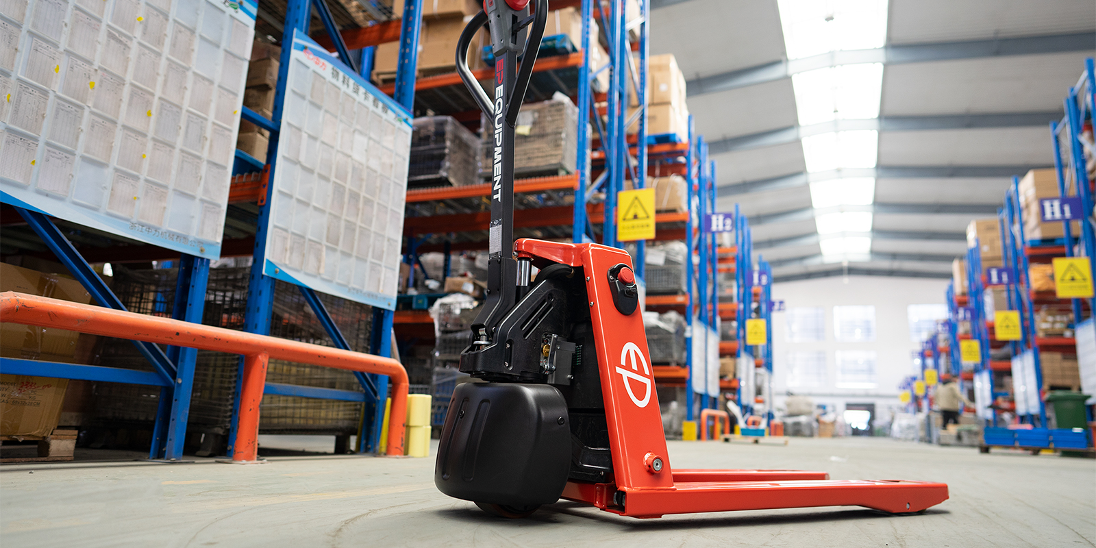A full guide to pallet truck safety from SHS